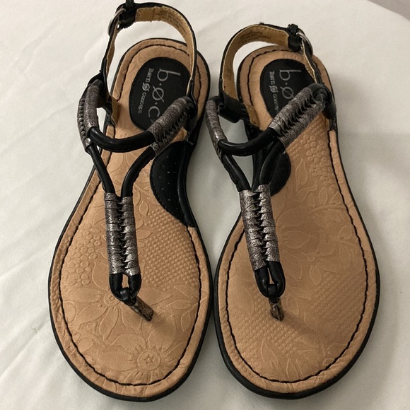 b.o.c. | Shoes | Boc Size 6 Strappy Thong Sandals Silver Metallic ...